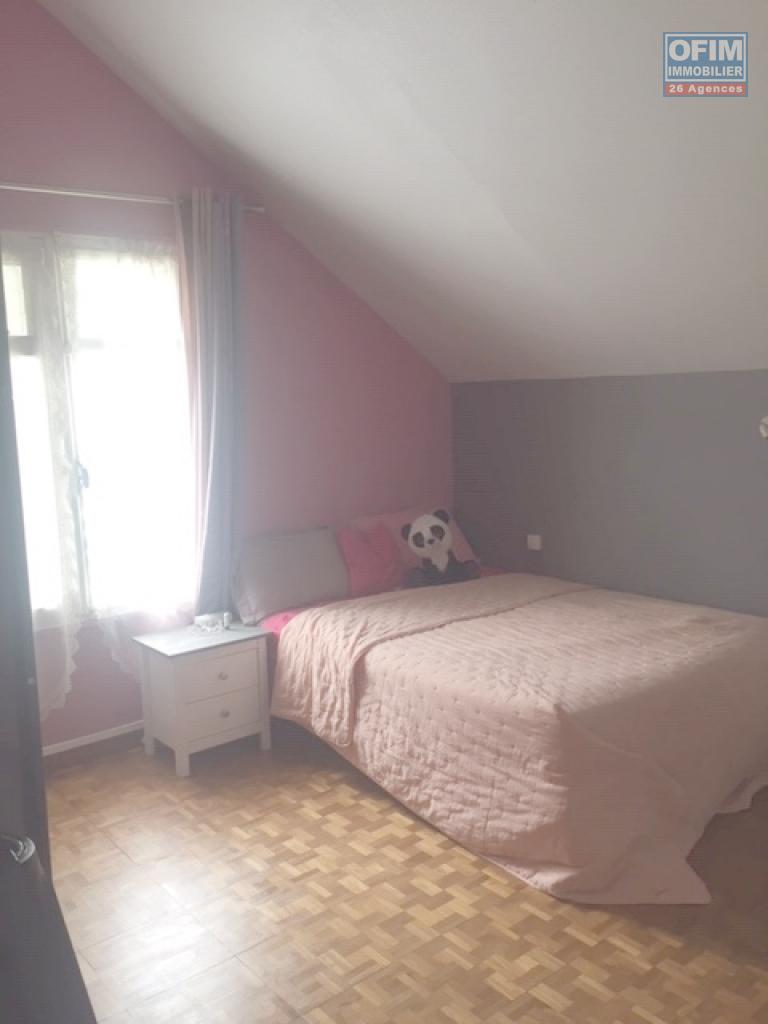 Vente - Maison / Villa - SAINT DENIS - Villa F6 à ST-DENIS BELLEPIERRE. Une propriété ...